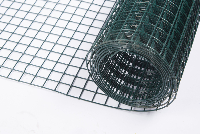 China Galvanized Welded Chicken Cage Wire Mesh manufacturers ...